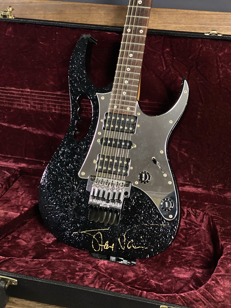 Two Tone - Ibanez Steve Vai JEM-7DBK autografada