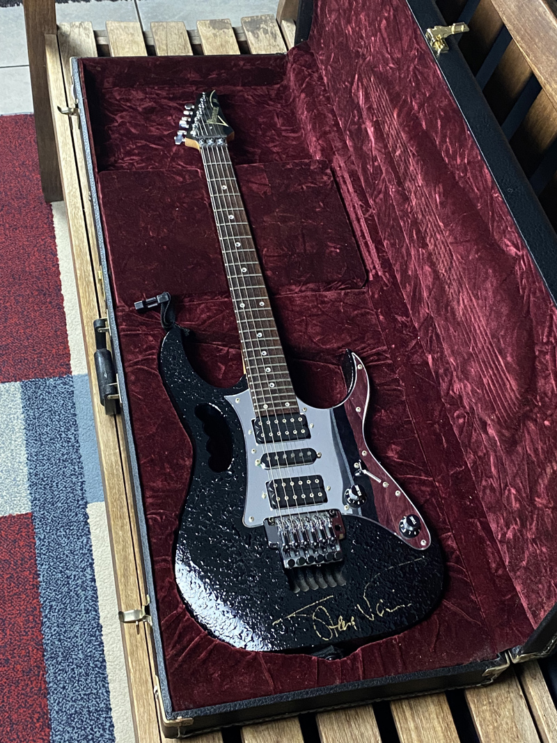 Two Tone - Ibanez Steve Vai JEM-7DBK autografada